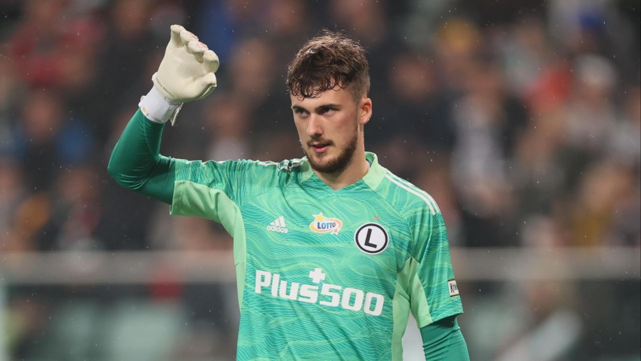 Kacper Tobiasz odejdzie z Legii Warszawa. Media: poważne ...