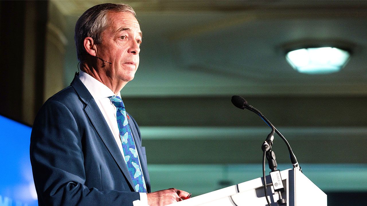 Belgia. Sąd w Brukseli skazał dwóch Polaków w sprawie funduszy Farage’a ...