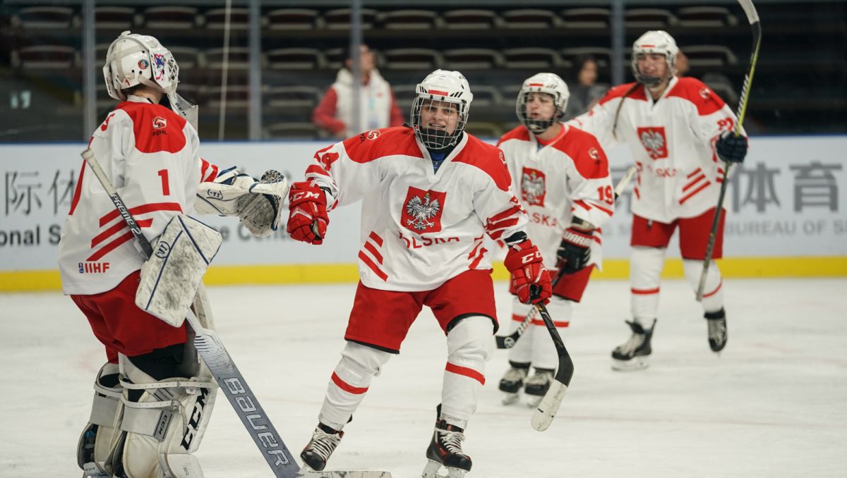 Z biura prosto na lód, czyli codzienność reprezentantek Polski w hokeju | TVP SPORT