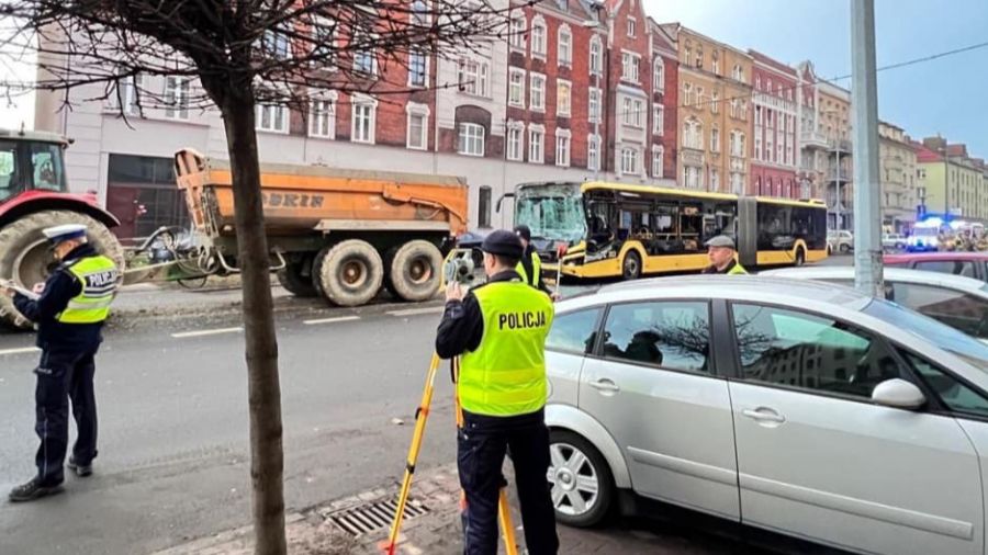 Wypadek autobusu w Gliwicach. Lądował helikopter LPR [AKTUALIZACJA]