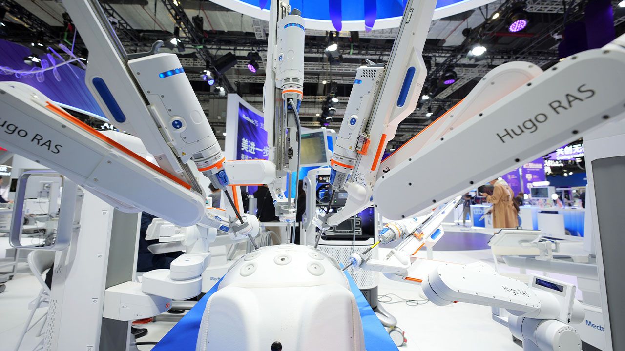 Kraków: Narodowy Instytut Onkologii wprowadza robota Hugo RAS do ...