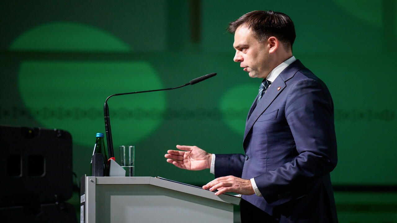 Donald Trump straszy świat cłami. Minister Andrzej Domański wierzy w ...