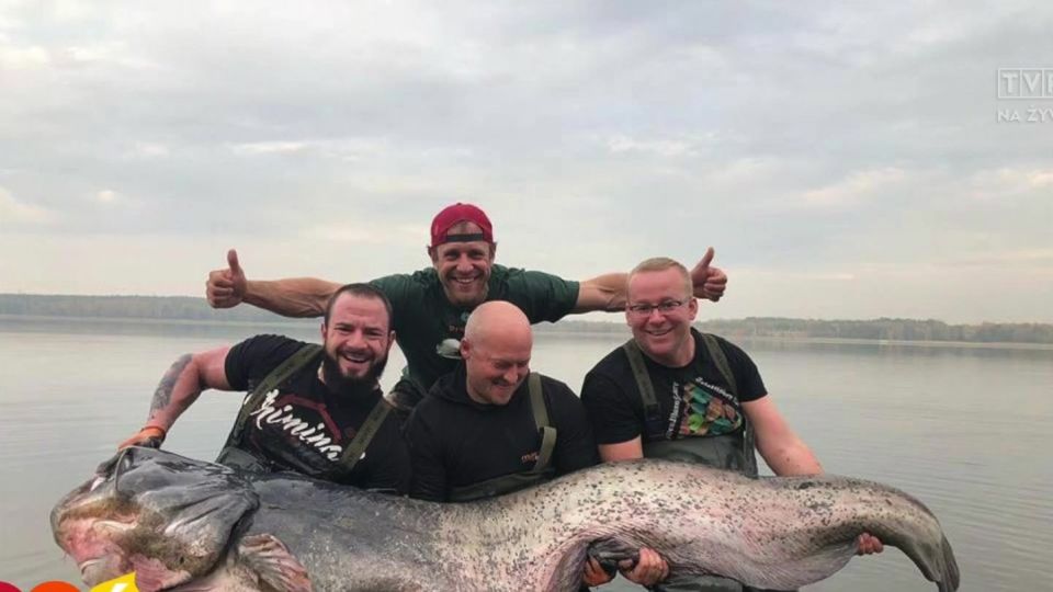 PAN SZYMON Z TYCHÓW WYŁOWIŁ SUMA GIGANTA PAN SZYMON Z TYCHÓW WYŁOWIŁ SUMA GIGANTA