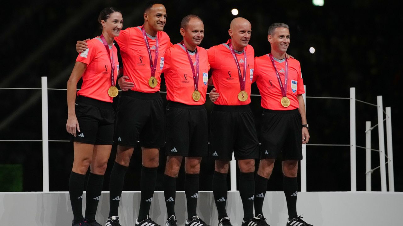 Mundial 2022. Tomasz Listkiewicz pochwalił się pamiątką z finału ... Mundial 2022. Tomasz Listkiewicz pochwalił się pamiątką z finału ...