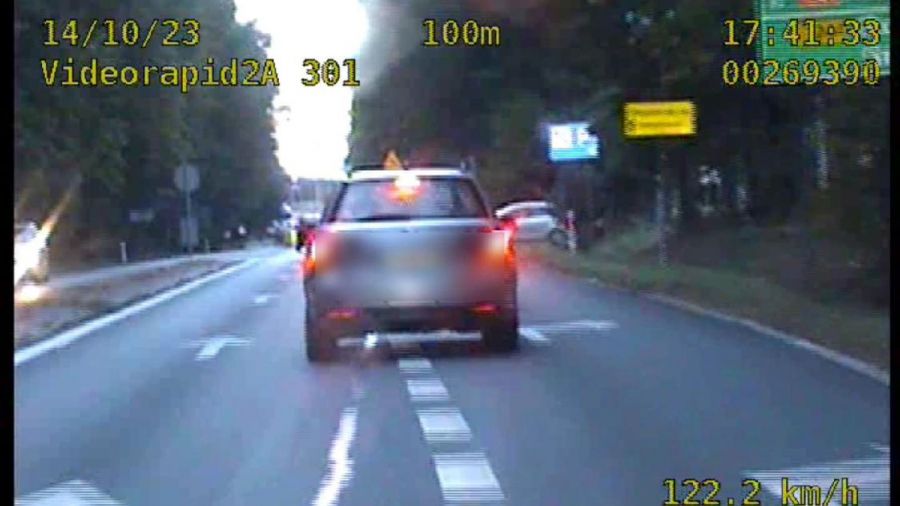 Za wszelką cenę próbował uciec. Policjant i strażnik zatrzymali kierowcę z ponad 2,5 promilami ...